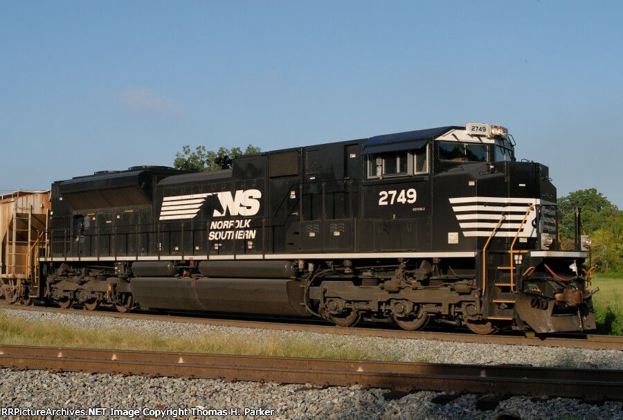 NS 2749 SD70M-2